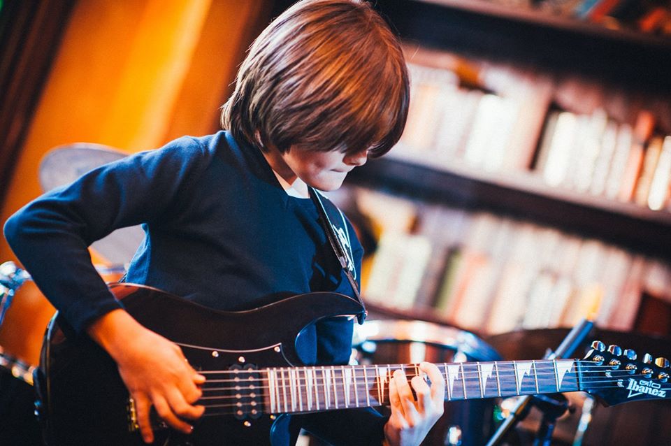 Guitar Lessons - Rock This Way School of Rock